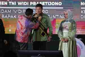 Pangdam Dikukuhkan Jadi Duta Bapak Asuh Anak Stunting - BEENEWS.ID